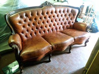 Divano barocco vintage in pelle nuovo