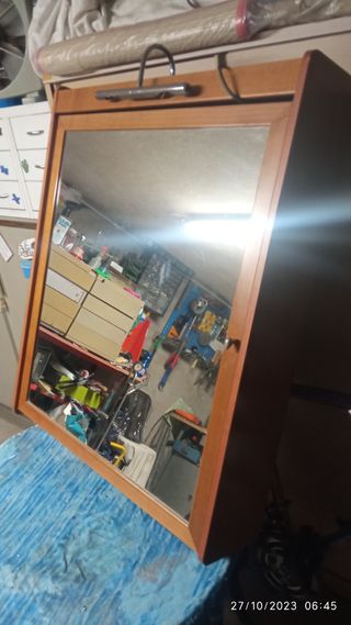 Specchio con scompartimento