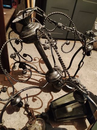 Lampadario in ferro battuto