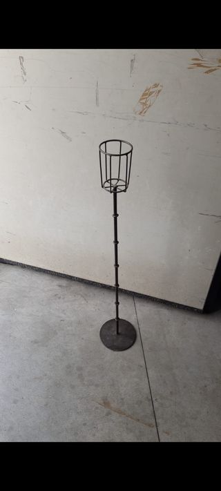 GRANDE PORTACANDELE IN FERRO BATTUTTO A MANO