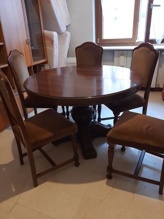 Tavolo rotondo vintage intarsiato con sedie