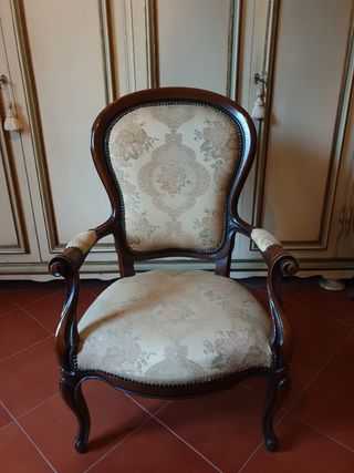 Poltrona da camera in stile antico