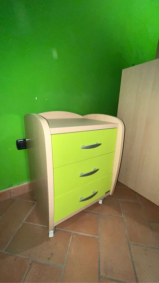 Comodino 3 cassetti color verde