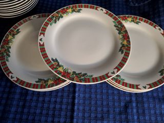8 piatti piani con decorazioni