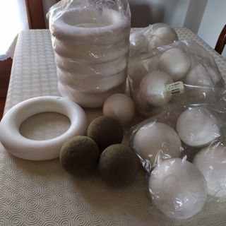 17 Sfere e 6 ghirlande in polistirolo