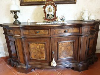 Credenza in stile antico