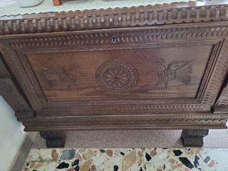 Cassapanca stile sardo lavorato a mano