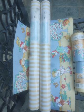 Carta da parati con bordo fantasia