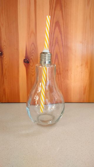 Bicchiere con cannuccia