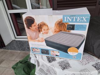 Materasso gonfiabile con pompa elettrica