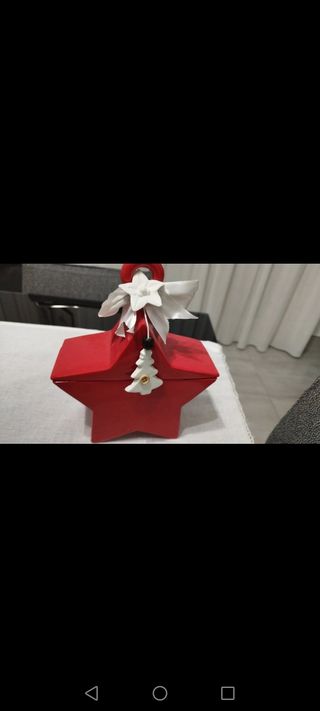 Soprammobile rosso a stella