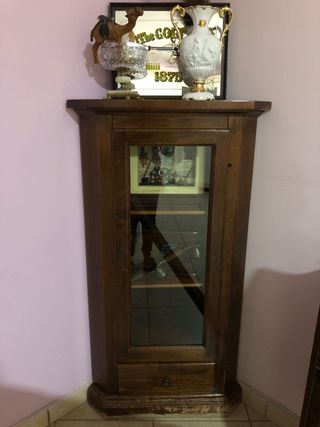 mobile vetrina angoliera