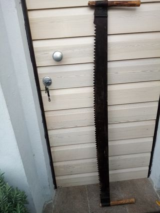 Vecchio attrezzo da lavoro sega
