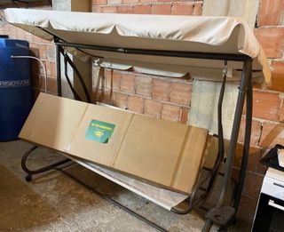 Dondolo 3 posti + Ombrellone 3x2 con base