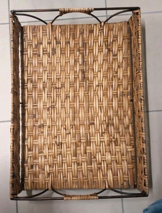 Cesto in vimini e ferro battuto