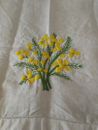 Telo lino con ricamo mimosa