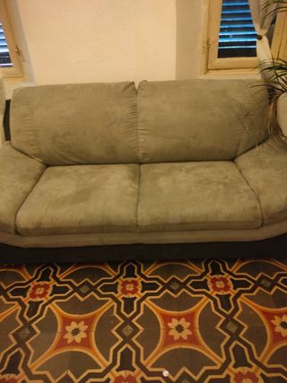 Vendo divano a 3 posti grigio,due mobili