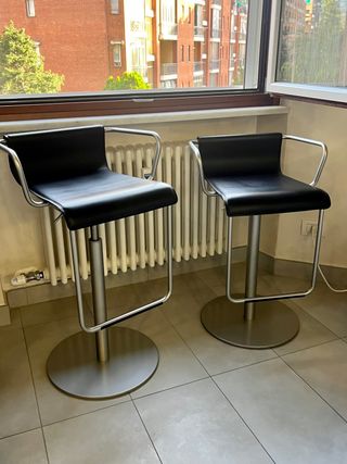 2 sgabelli pelle e acciaio grigio