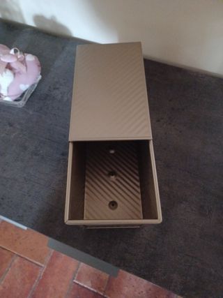 Cassetta per pane antiaderente