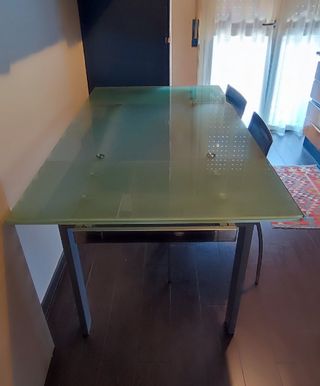 Tavolo allungabile in cristallo e sedie