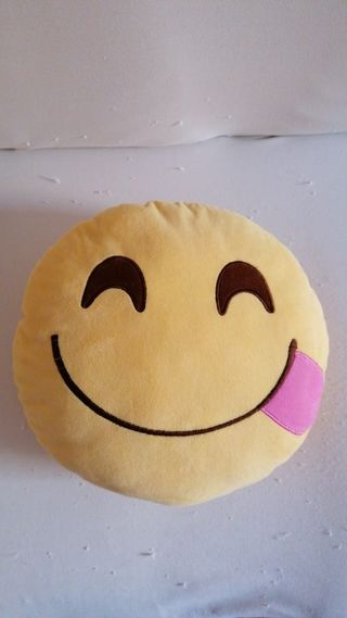 Cuscino emoticon 😋