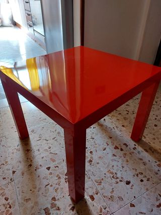 Tavolino rosso lucido Ikea