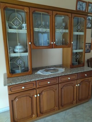 Credenza in noce vetrina-marmo
