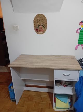 Scrivania nuova in ottime condizioni