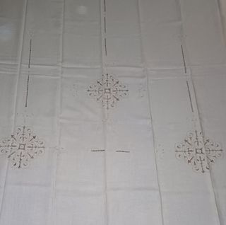 Telo tenda in puro lino ricamata a mano