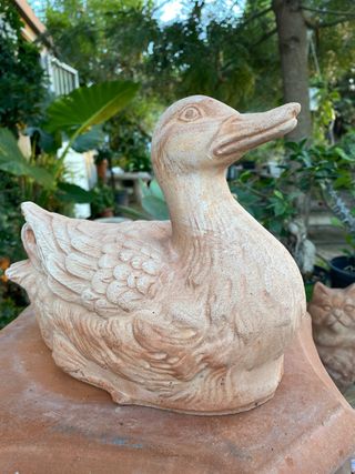 Statuina da giardino in terracotta artigianale