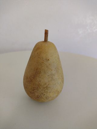 Pera in marmo di Carrara