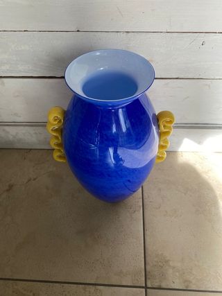 Vaso azzurro e giallo.