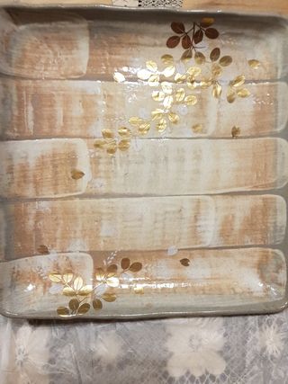 Piatto dessert con cinque piattini