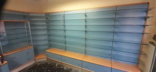 arredamento per negozio  usato in ottime condizion