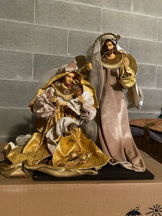 vendo Sacra Famiglia,stoffa e carta pesta