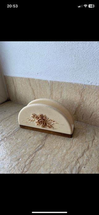 Portatovaglioli in Terracotta con Rilievo