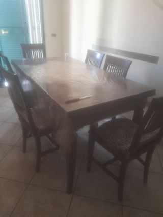 Tavolo e sei sedie 100 euro