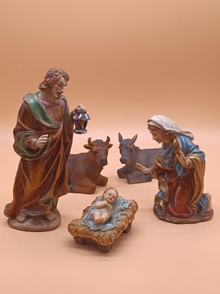 Presepe con 11 pezzi. Statuine in resina dipinta
