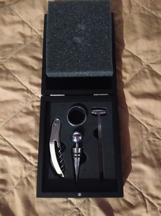 Set vino 4 pezzi in confezione di legno sommelier