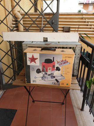 Fresa a mano con banco per fresa