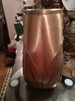 Vaso per fiori di bronzo