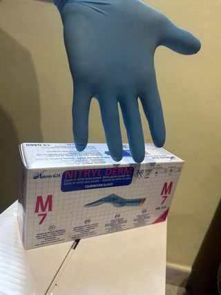 guanti in nitrile