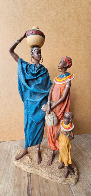 Coppia di statue stile etnico in resina