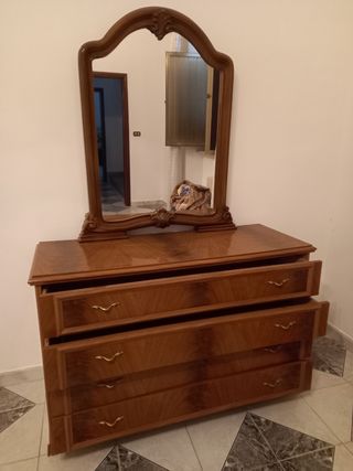 Cassettiera  da letto con specchio