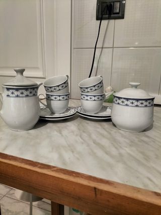 Set di 4 tazzine da caffè+zuccheriera