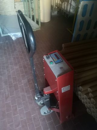 Traspallet usato con Bilancia 2000Kg.