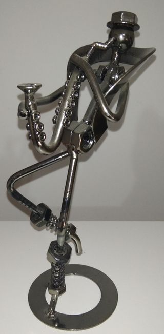 MUSICISTA SAX SCULTURA METALLO VITI PERNI BULLONI