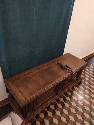 Attaccapanni con cassapanca
