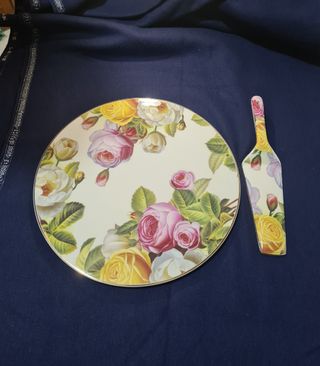 Piatto torta con paletta