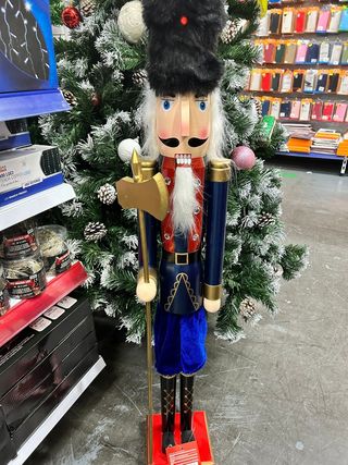 schiaccianoci alto 106 centimetri